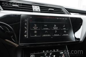Black Audi E-Tron 2022 in Riga, with an engine capacity of 0.00 L and mileage of 44 thousand km for 34950 €, photo 26 on AUTOMOTO.COM.LV