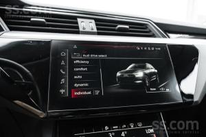 Black Audi E-Tron 2022 in Riga, with an engine capacity of 0.00 L and mileage of 44 thousand km for 34950 €, photo 27 on AUTOMOTO.COM.LV