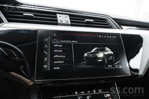 Black Audi E-Tron 2022 in Riga, with an engine capacity of 0.00 L and mileage of 44 thousand km for 34950 €, photo 28 on AUTOMOTO.COM.LV