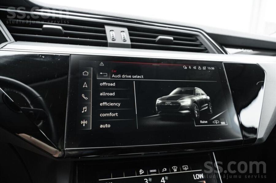 Black Audi E-Tron 2022 in Riga, with an engine capacity of 0.00 L and mileage of 44 thousand km for 34950 €, photo 28 on AUTOMOTO.COM.LV