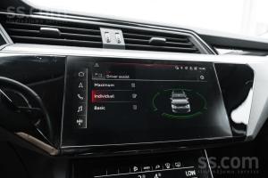 Black Audi E-Tron 2022 in Riga, with an engine capacity of 0.00 L and mileage of 44 thousand km for 34950 €, photo 29 on AUTOMOTO.COM.LV