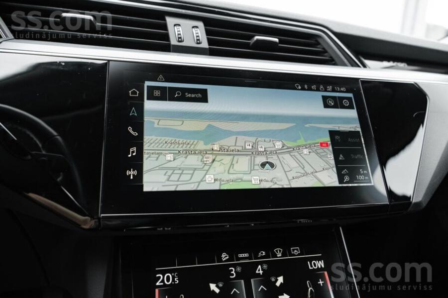 Black Audi E-Tron 2022 in Riga, with an engine capacity of 0.00 L and mileage of 44 thousand km for 34950 €, photo 33 on AUTOMOTO.COM.LV