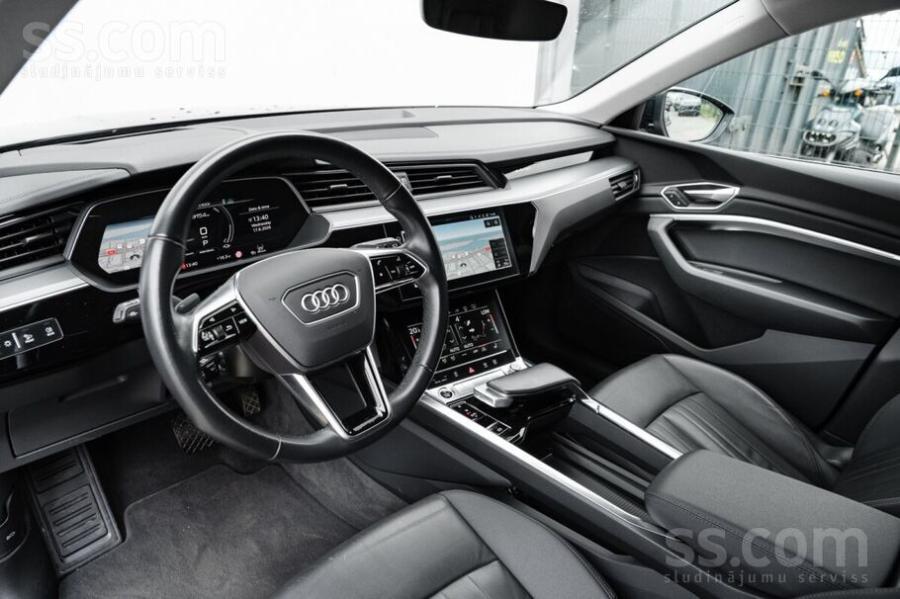 Black Audi E-Tron 2022 in Riga, with an engine capacity of 0.00 L and mileage of 44 thousand km for 34950 €, photo 35 on AUTOMOTO.COM.LV