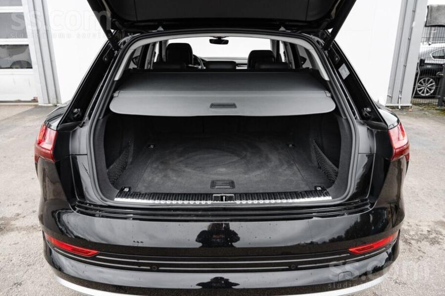 Black Audi E-Tron 2022 in Riga, with an engine capacity of 0.00 L and mileage of 44 thousand km for 34950 €, photo 36 on AUTOMOTO.COM.LV