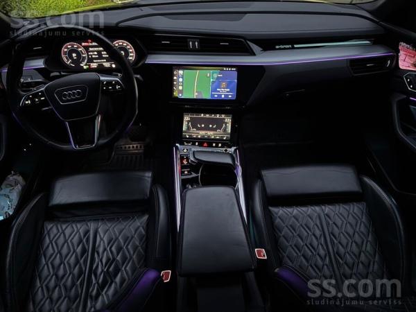 Black Audi E-Tron 2022 in Riga, with an engine capacity of 0.00 L and mileage of 81 thousand km for 42000 €, photo 4 on AUTOMOTO.COM.LV