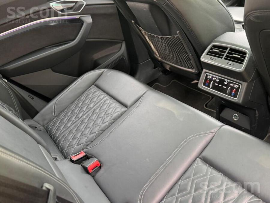 Black Audi E-Tron 2022 in Riga, with an engine capacity of 0.00 L and mileage of 81 thousand km for 42000 €, photo 9 on AUTOMOTO.COM.LV