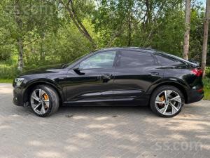 Black Audi E-Tron 2022 in Riga, with an engine capacity of 0.00 L and mileage of 81 thousand km for 42000 €, photo 13 on AUTOMOTO.COM.LV