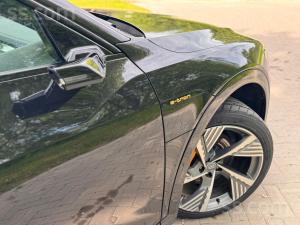 Black Audi E-Tron 2022 in Riga, with an engine capacity of 0.00 L and mileage of 81 thousand km for 42000 €, photo 16 on AUTOMOTO.COM.LV
