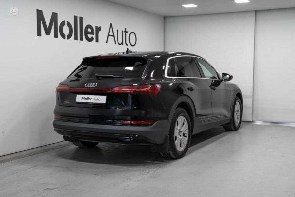 Melns Audi E-Tron 2022 Viļņa, ar dzinēja tilpumu 0.00 L un nobraukumu 62 tūkst. km par 29900 €, foto 3 vietnē AUTOMOTO.COM.LV