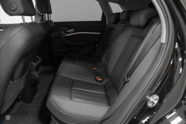 Melns Audi E-Tron 2022 Viļņa, ar dzinēja tilpumu 0.00 L un nobraukumu 62 tūkst. km par 29900 €, foto 6 vietnē AUTOMOTO.COM.LV
