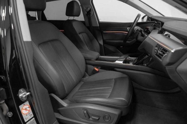 Melns Audi E-Tron 2022 Viļņa, ar dzinēja tilpumu 0.00 L un nobraukumu 62 tūkst. km par 29900 €, foto 7 vietnē AUTOMOTO.COM.LV