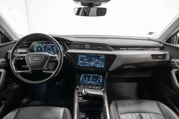 Melns Audi E-Tron 2022 Viļņa, ar dzinēja tilpumu 0.00 L un nobraukumu 62 tūkst. km par 29900 €, foto 9 vietnē AUTOMOTO.COM.LV
