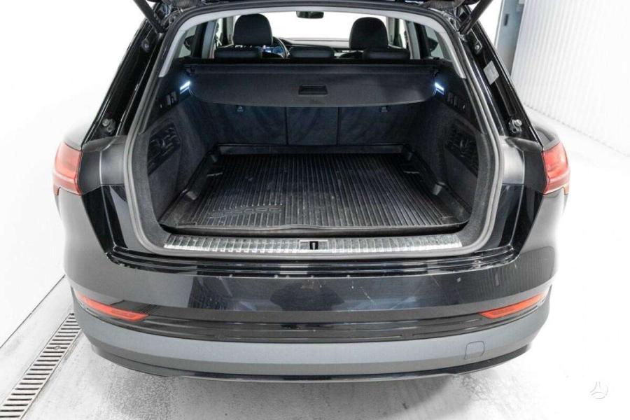 Черный Ауди E-Tron 2022 в Вильнюс, объемом двигателя 0.00 л и пробегом 62 тыс. км за 29900 €, фото 23 на AUTOMOTO.COM.LV