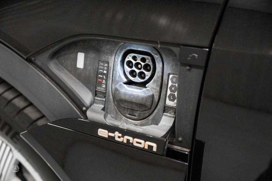 Черный Ауди E-Tron 2022 в Вильнюс, объемом двигателя 0.00 л и пробегом 62 тыс. км за 29900 €, фото 25 на AUTOMOTO.COM.LV