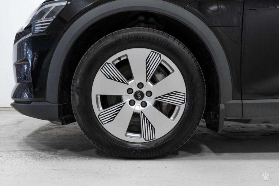 Черный Ауди E-Tron 2022 в Вильнюс, объемом двигателя 0.00 л и пробегом 62 тыс. км за 29900 €, фото 26 на AUTOMOTO.COM.LV