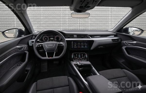 Black Audi E-Tron 2022 in Riga, with an engine capacity of 0.00 L and mileage of 99 thousand km for 39900 €, photo 3 on AUTOMOTO.COM.LV