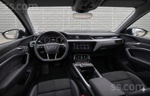 Black Audi E-Tron 2022 in Riga, with an engine capacity of 0.00 L and mileage of 99 thousand km for 39900 €, photo 4 on AUTOMOTO.COM.LV