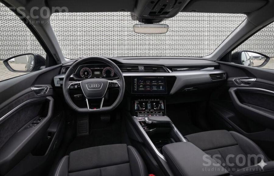 Black Audi E-Tron 2022 in Riga, with an engine capacity of 0.00 L and mileage of 99 thousand km for 39900 €, photo 4 on AUTOMOTO.COM.LV