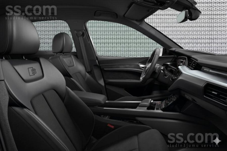 Black Audi E-Tron 2022 in Riga, with an engine capacity of 0.00 L and mileage of 99 thousand km for 39900 €, photo 5 on AUTOMOTO.COM.LV