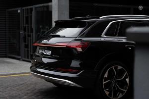 Черный Ауди E-Tron 2022 в Вильнюс, объемом двигателя 0.00 л и пробегом 35 тыс. км за 35900 €, фото 8 на AUTOMOTO.COM.LV