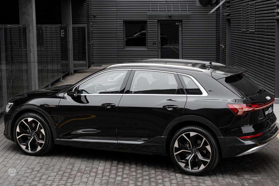 Черный Ауди E-Tron 2022 в Вильнюс, объемом двигателя 0.00 л и пробегом 35 тыс. км за 35900 €, фото 22 на AUTOMOTO.COM.LV