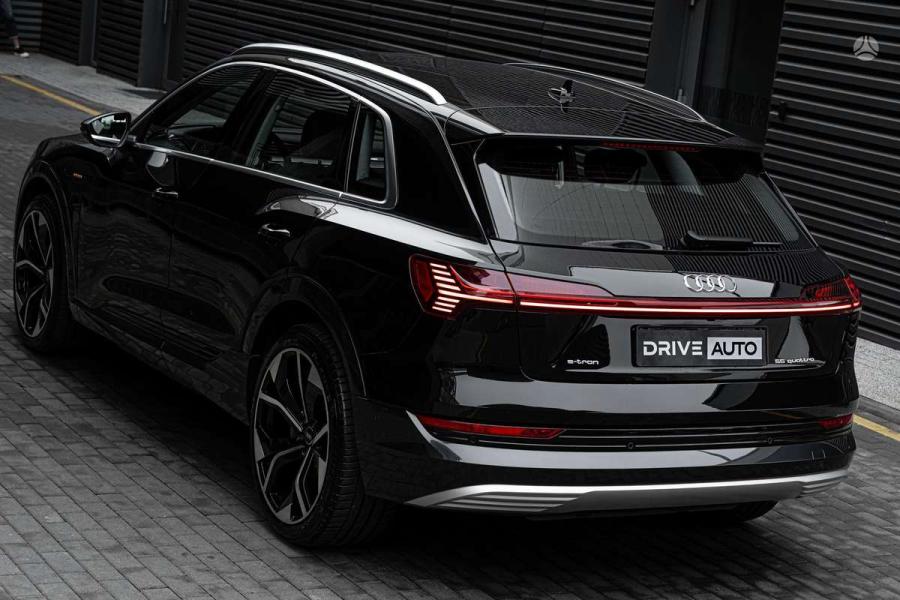 Черный Ауди E-Tron 2022 в Вильнюс, объемом двигателя 0.00 л и пробегом 35 тыс. км за 35900 €, фото 25 на AUTOMOTO.COM.LV