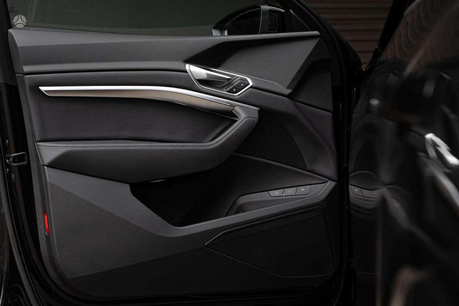 Черный Ауди E-Tron 2022 в Вильнюс, объемом двигателя 0.00 л и пробегом 35 тыс. км за 35900 €, фото 41 на AUTOMOTO.COM.LV