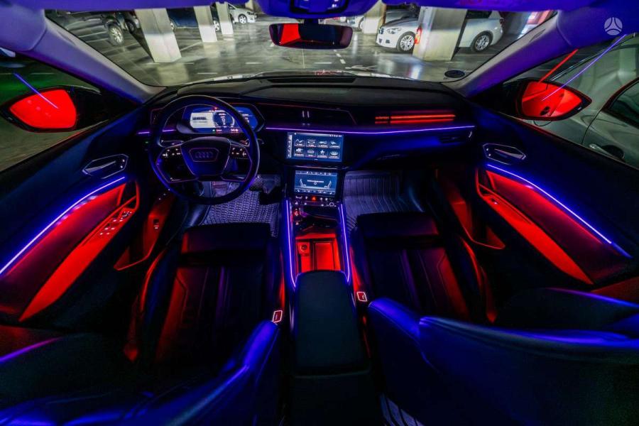 Черный Ауди E-Tron 2022 в Вильнюс, объемом двигателя 0.00 л и пробегом 35 тыс. км за 35900 €, фото 43 на AUTOMOTO.COM.LV