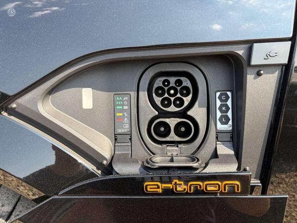 Черный Ауди E-Tron 2022 в Вильнюс, объемом двигателя 0.00 л и пробегом 33 тыс. км за 40800 €, фото 9 на AUTOMOTO.COM.LV