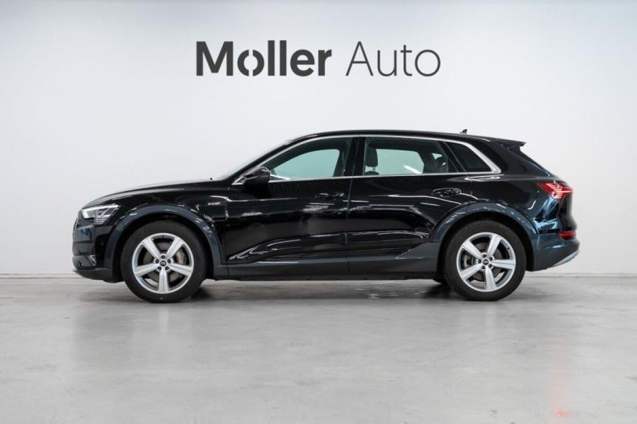 Black Audi E-Tron 2022 in Vilnius, with an engine capacity of 0.00 L and mileage of 65 thousand km for 32900 €, photo 7 on AUTOMOTO.COM.LV