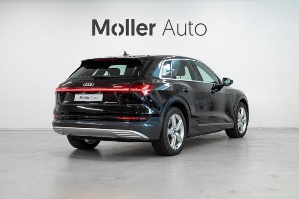 Black Audi E-Tron 2022 in Vilnius, with an engine capacity of 0.00 L and mileage of 65 thousand km for 32900 €, photo 7 on AUTOMOTO.COM.LV