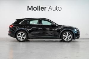 Black Audi E-Tron 2022 in Vilnius, with an engine capacity of 0.00 L and mileage of 65 thousand km for 32900 €, photo 9 on AUTOMOTO.COM.LV