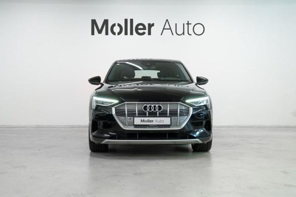 Black Audi E-Tron 2022 in Vilnius, with an engine capacity of 0.00 L and mileage of 65 thousand km for 32900 €, photo 9 on AUTOMOTO.COM.LV
