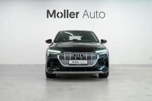 Black Audi E-Tron 2022 in Vilnius, with an engine capacity of 0.00 L and mileage of 65 thousand km for 32900 €, photo 10 on AUTOMOTO.COM.LV