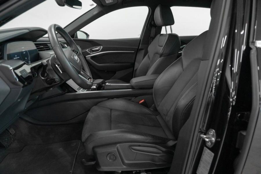 Black Audi E-Tron 2022 in Vilnius, with an engine capacity of 0.00 L and mileage of 65 thousand km for 32900 €, photo 12 on AUTOMOTO.COM.LV
