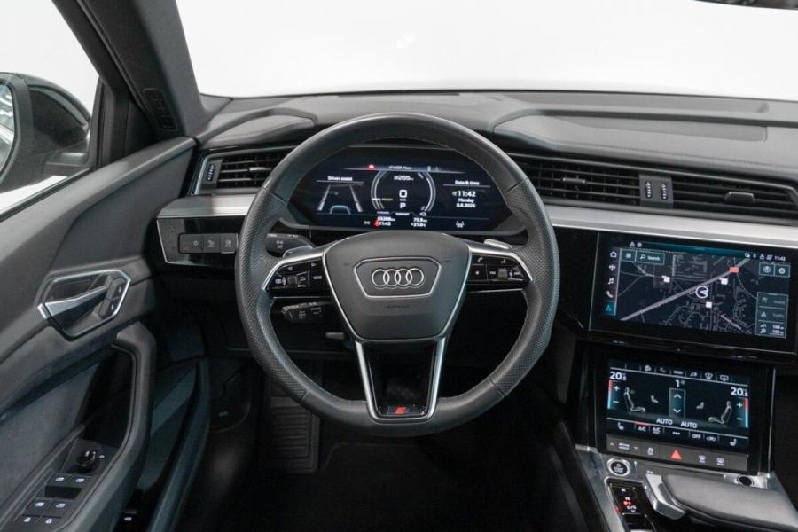 Black Audi E-Tron 2022 in Vilnius, with an engine capacity of 0.00 L and mileage of 65 thousand km for 32900 €, photo 14 on AUTOMOTO.COM.LV