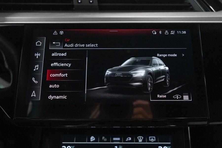 Black Audi E-Tron 2022 in Vilnius, with an engine capacity of 0.00 L and mileage of 65 thousand km for 32900 €, photo 21 on AUTOMOTO.COM.LV