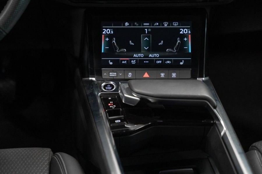 Black Audi E-Tron 2022 in Vilnius, with an engine capacity of 0.00 L and mileage of 65 thousand km for 32900 €, photo 24 on AUTOMOTO.COM.LV