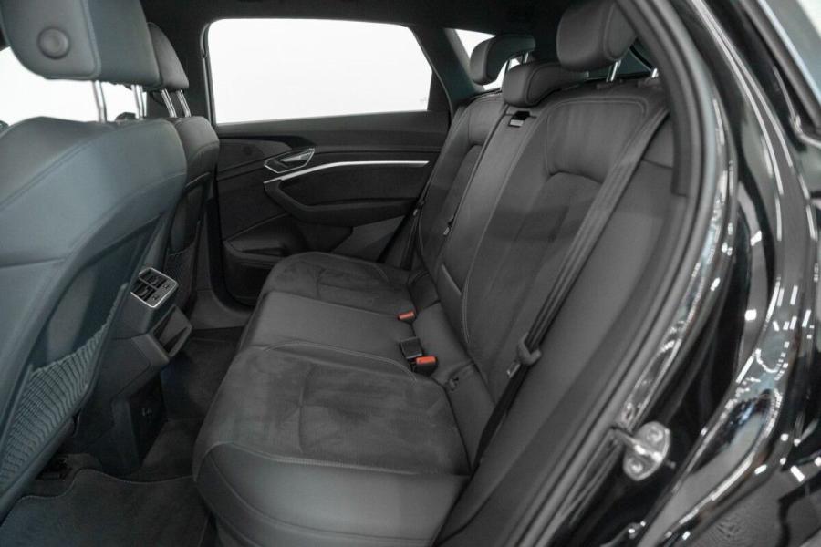 Black Audi E-Tron 2022 in Vilnius, with an engine capacity of 0.00 L and mileage of 65 thousand km for 32900 €, photo 25 on AUTOMOTO.COM.LV