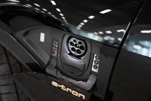 Black Audi E-Tron 2022 in Vilnius, with an engine capacity of 0.00 L and mileage of 65 thousand km for 32900 €, photo 28 on AUTOMOTO.COM.LV
