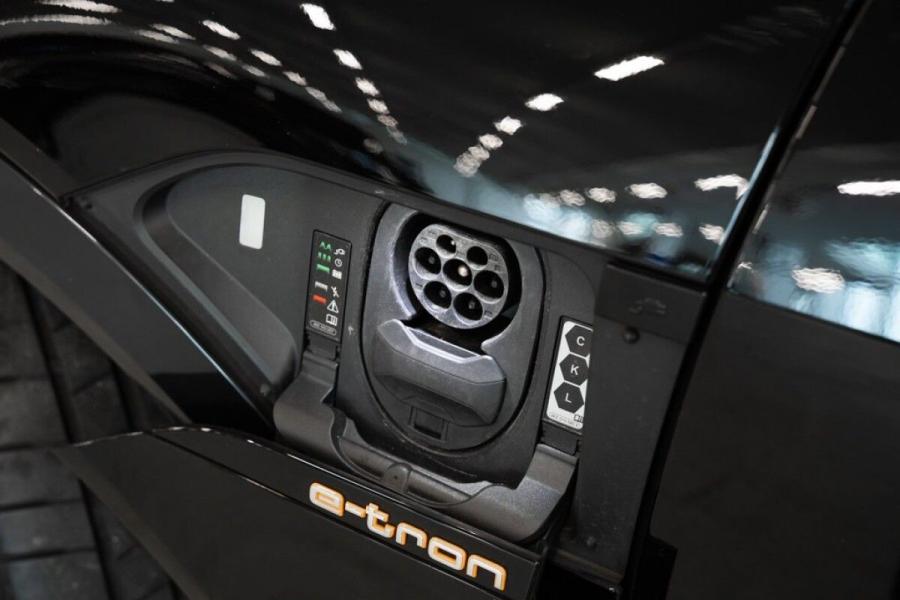 Black Audi E-Tron 2022 in Vilnius, with an engine capacity of 0.00 L and mileage of 65 thousand km for 32900 €, photo 28 on AUTOMOTO.COM.LV