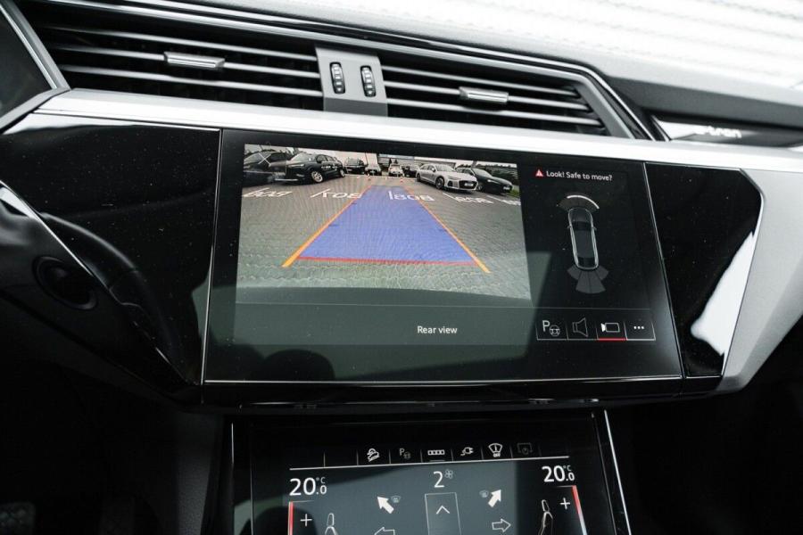 Melns Audi E-Tron 2022 Mārupe, ar dzinēja tilpumu 0.00 L un nobraukumu 33 tūkst. km par 41850 €, foto 21 vietnē AUTOMOTO.COM.LV
