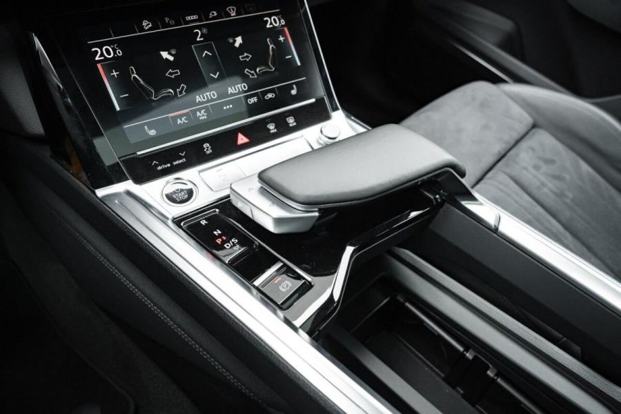 Melns Audi E-Tron 2022 Mārupe, ar dzinēja tilpumu 0.00 L un nobraukumu 33 tūkst. km par 41850 €, foto 33 vietnē AUTOMOTO.COM.LV