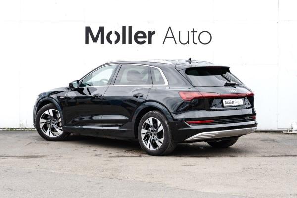 Melns Audi E-Tron 2022 Rīga, ar dzinēja tilpumu 0.00 L un nobraukumu 44 tūkst. km par 34950 €, foto 3 vietnē AUTOMOTO.COM.LV