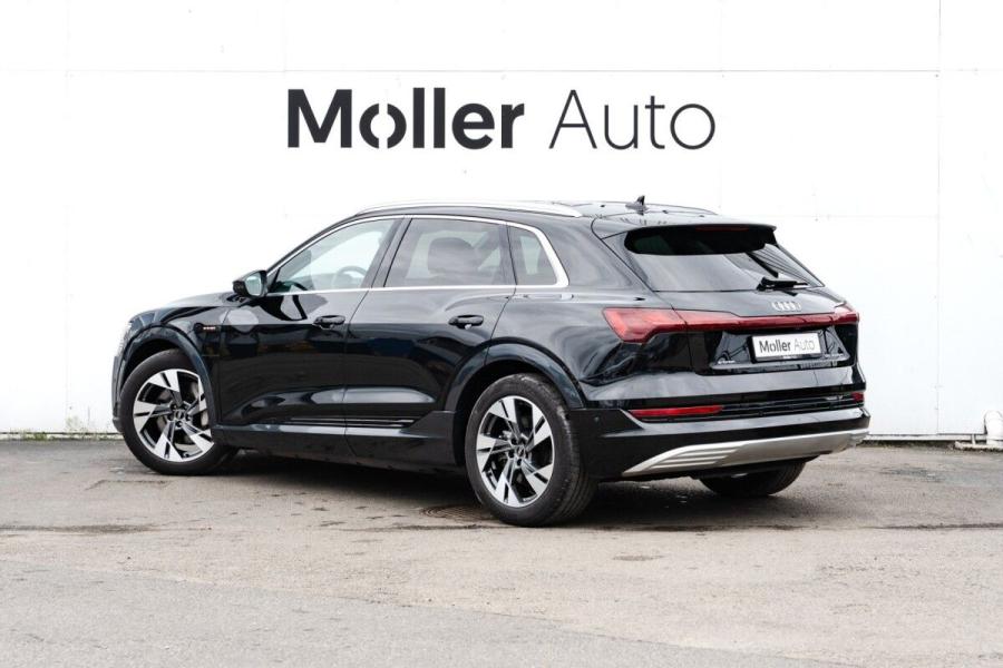 Melns Audi E-Tron 2022 Rīga, ar dzinēja tilpumu 0.00 L un nobraukumu 44 tūkst. km par 34950 €, foto 4 vietnē AUTOMOTO.COM.LV
