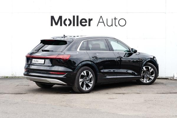 Melns Audi E-Tron 2022 Rīga, ar dzinēja tilpumu 0.00 L un nobraukumu 44 tūkst. km par 34950 €, foto 4 vietnē AUTOMOTO.COM.LV