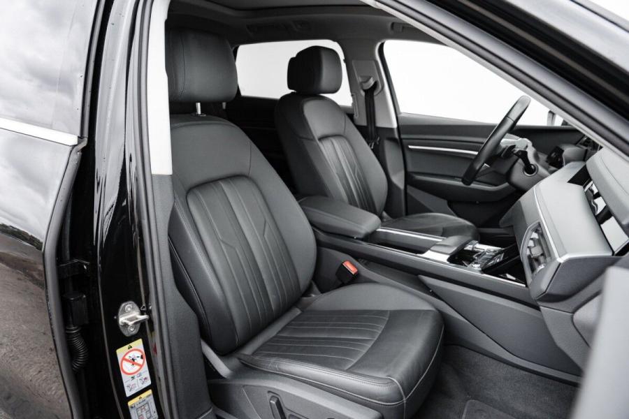 Melns Audi E-Tron 2022 Rīga, ar dzinēja tilpumu 0.00 L un nobraukumu 44 tūkst. km par 34950 €, foto 7 vietnē AUTOMOTO.COM.LV