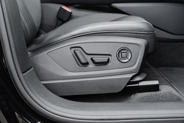 Melns Audi E-Tron 2022 Rīga, ar dzinēja tilpumu 0.00 L un nobraukumu 44 tūkst. km par 34950 €, foto 7 vietnē AUTOMOTO.COM.LV