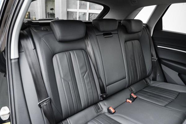Melns Audi E-Tron 2022 Rīga, ar dzinēja tilpumu 0.00 L un nobraukumu 44 tūkst. km par 34950 €, foto 8 vietnē AUTOMOTO.COM.LV