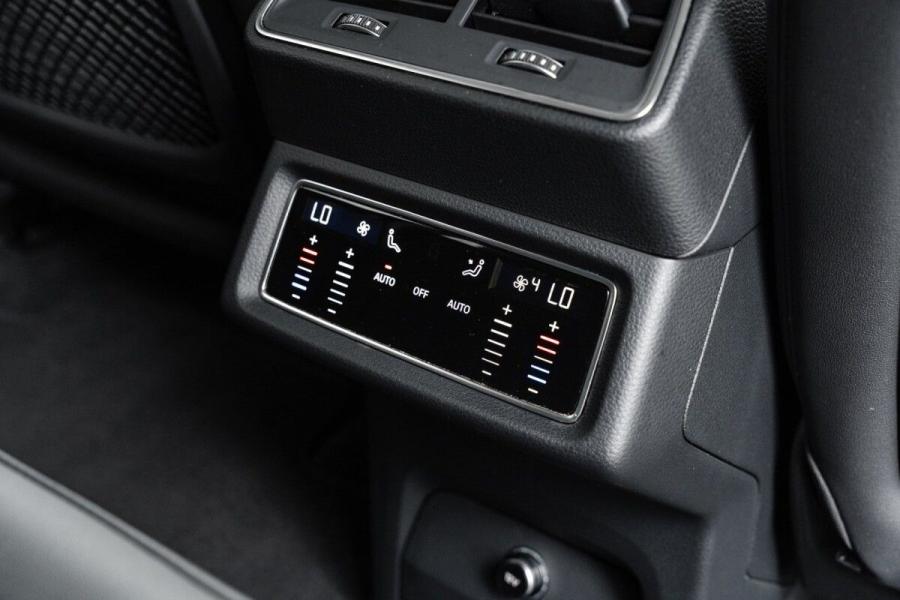 Melns Audi E-Tron 2022 Rīga, ar dzinēja tilpumu 0.00 L un nobraukumu 44 tūkst. km par 34950 €, foto 10 vietnē AUTOMOTO.COM.LV